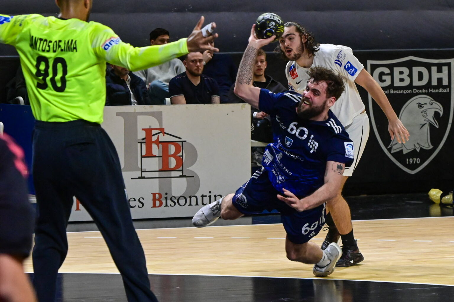 Maîtriser la Défense sur un Pivot au Hand-ball : Techniques et ...