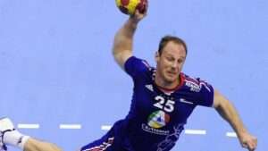 Le rôle essentiel du pivot handball : maîtrise et impact sur le jeu ...