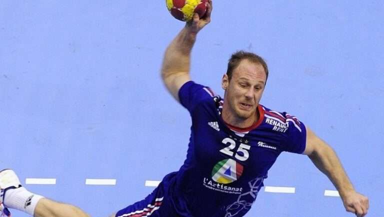 Le rôle essentiel du pivot handball : maîtrise et impact sur le jeu ...